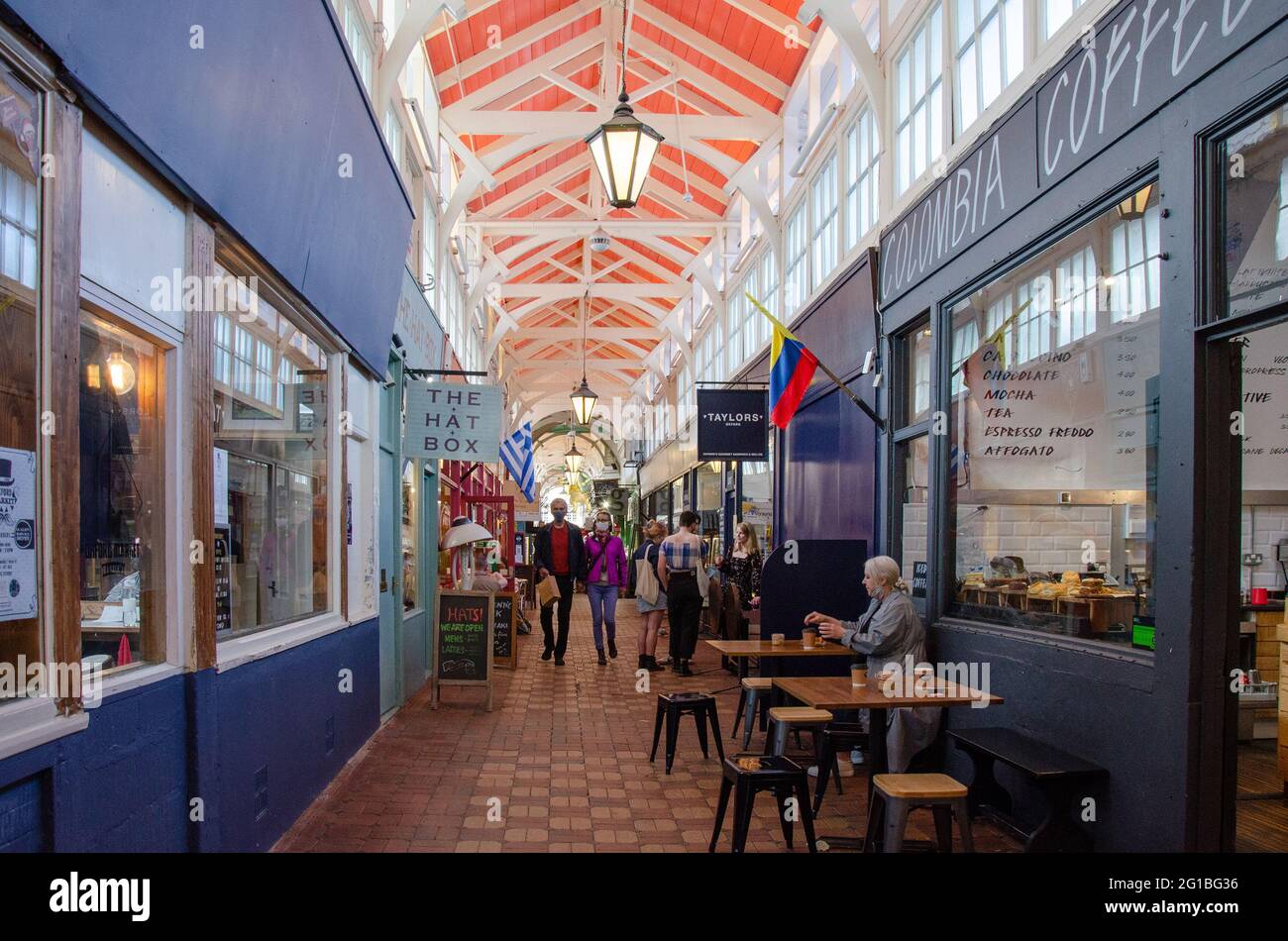 High ceiling hi-res stock photography and images - Alamy