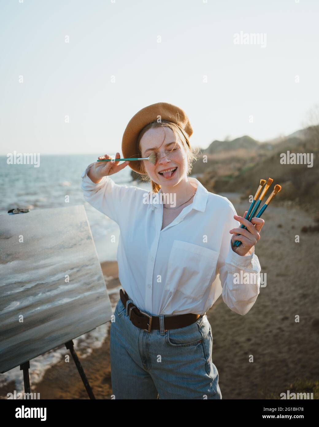 Artist, beret, painter hi-res stock photography and images - Alamy