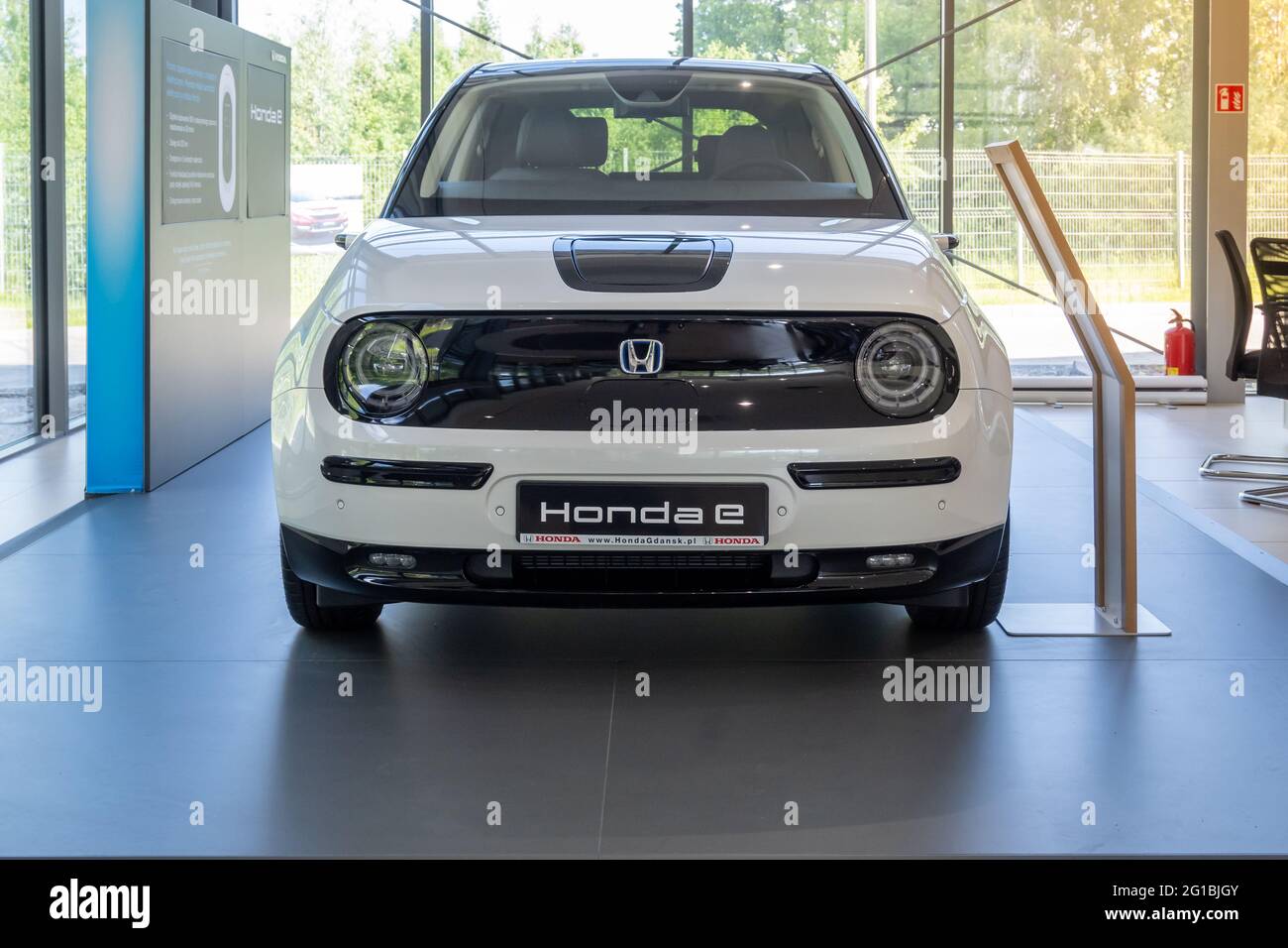 Honda logo sign white hi-res stock photography and images - Alamy