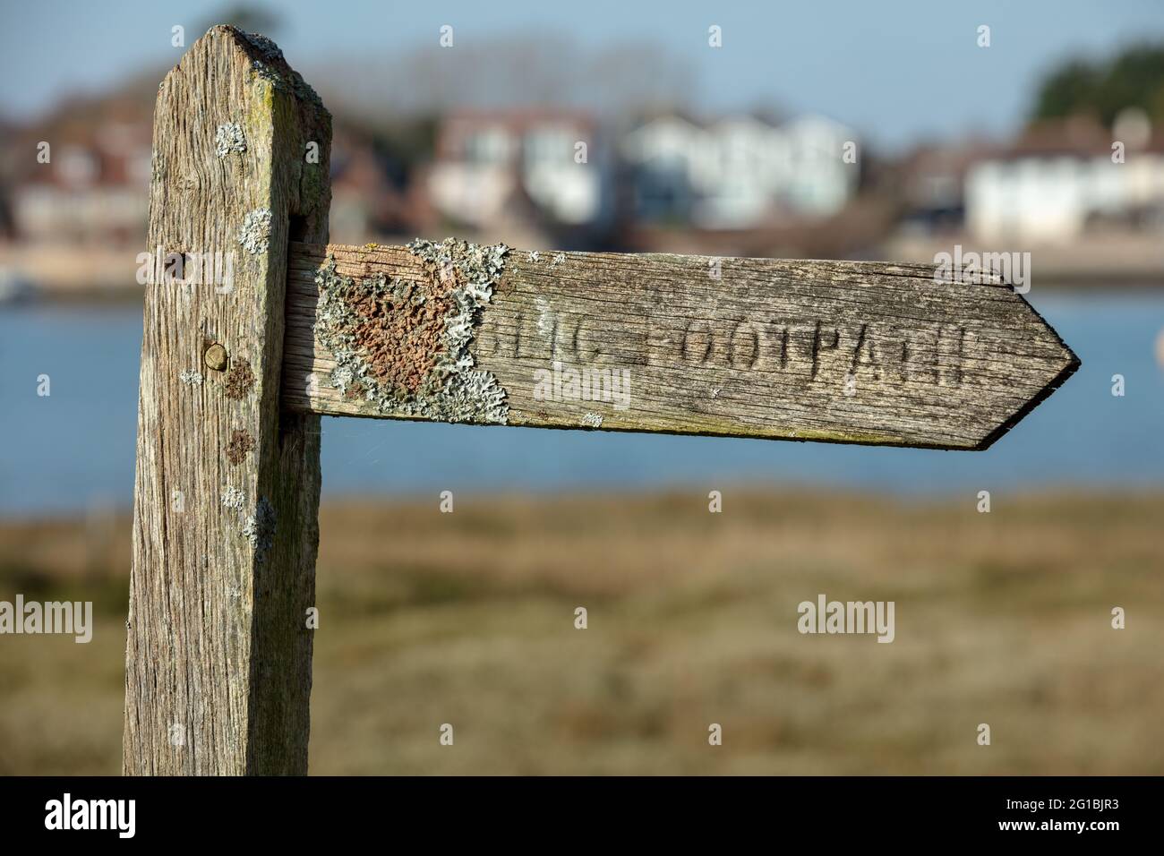 Signposted footpath hi-res stock photography and images - Alamy