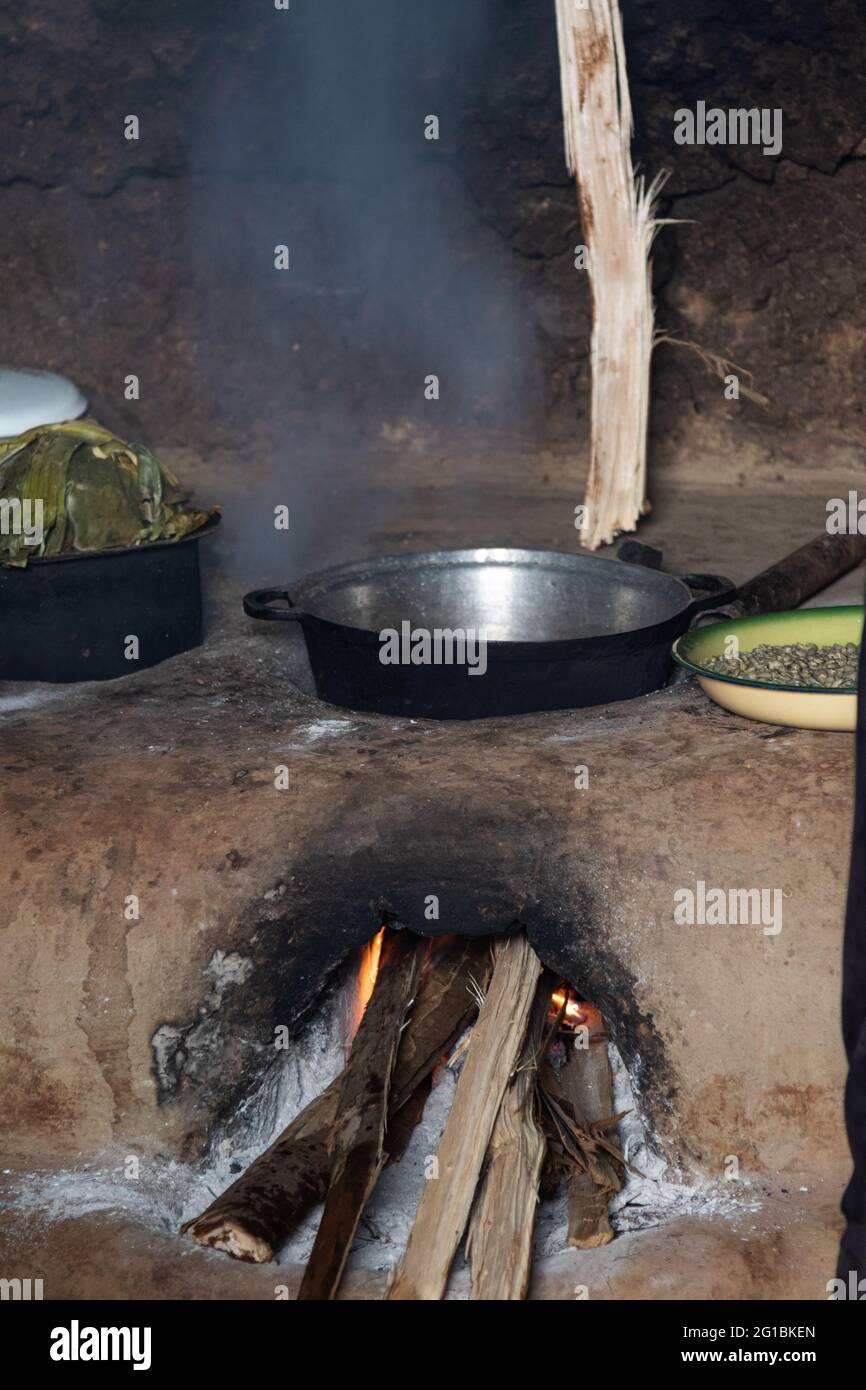 Ceramic roasting pot hi-res stock photography and images - Alamy