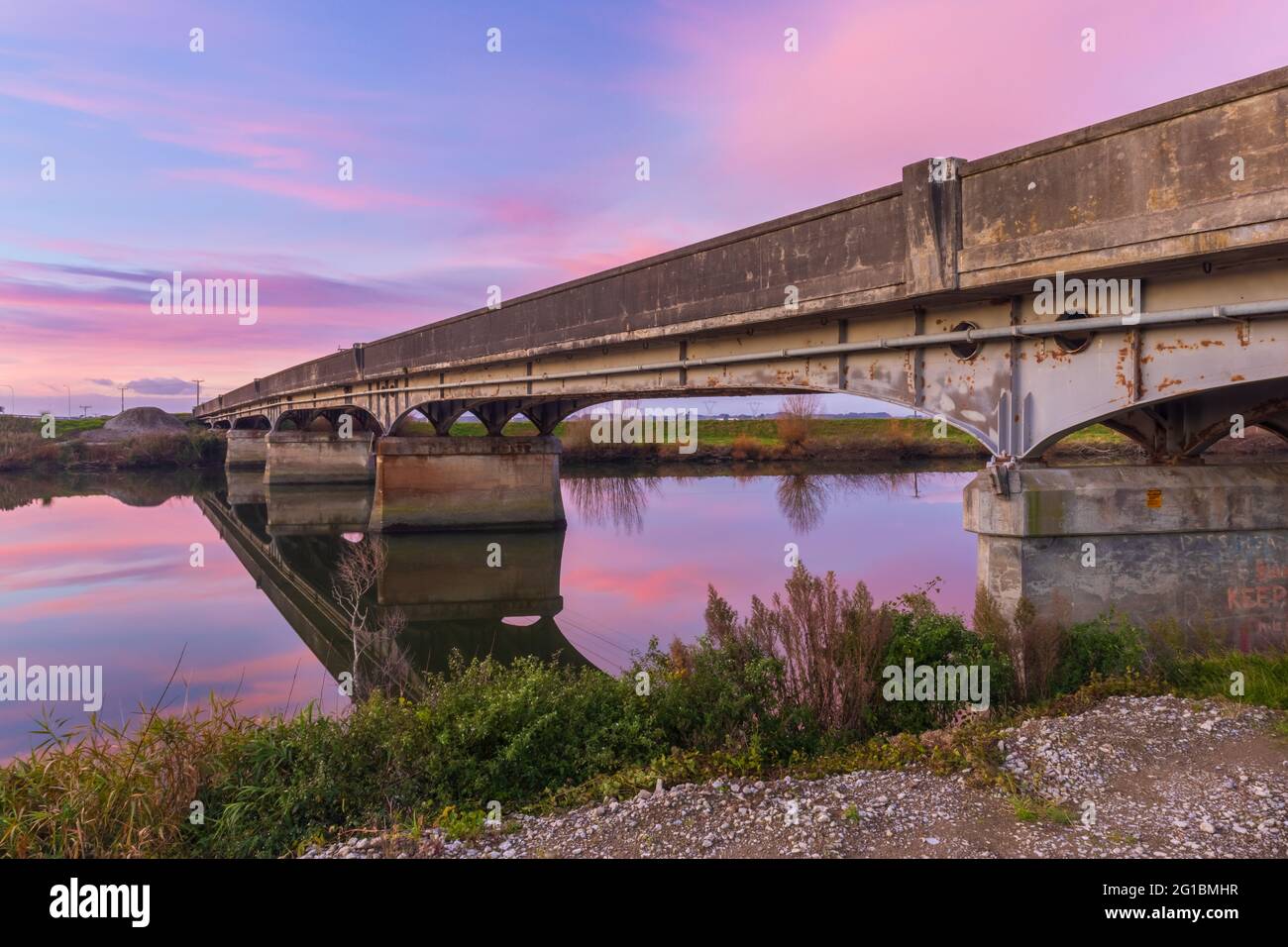 Old main road bridge that crosses over the Manawatu river Stock Photo ...