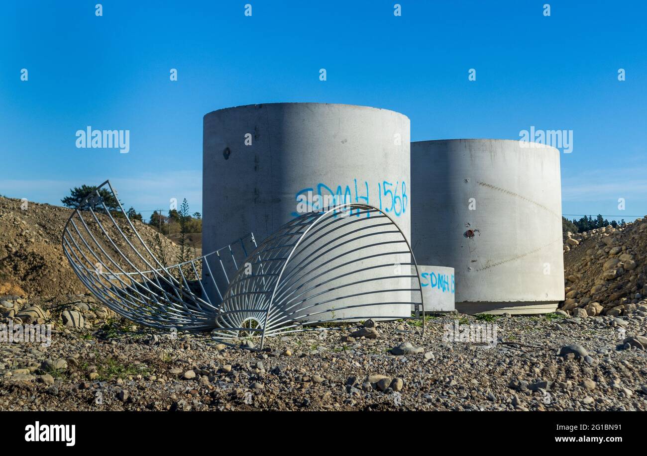 Circular opening in concrete hi-res stock photography and images - Alamy