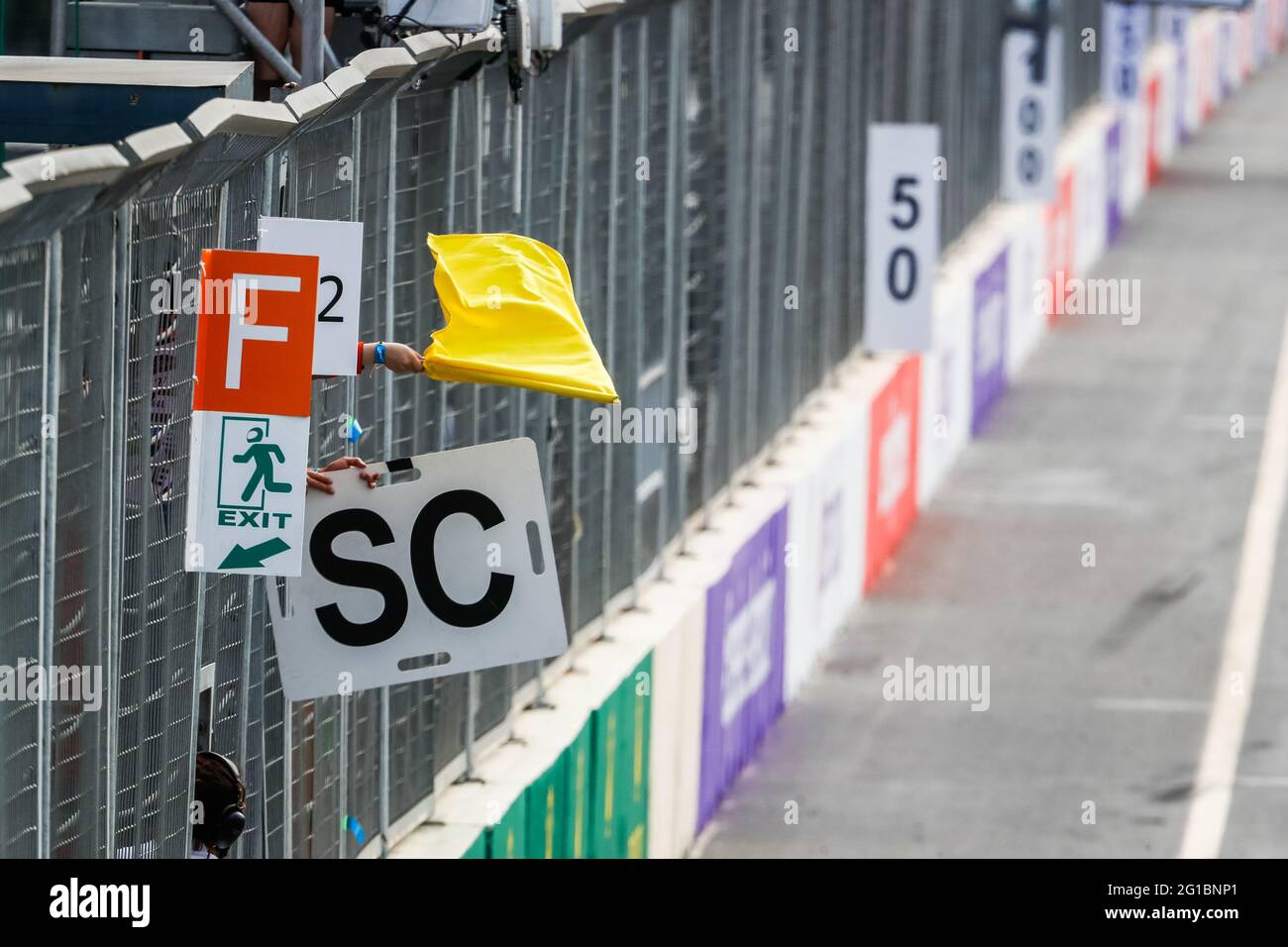 Drapeau jaune circuit hi-res stock photography and images - Alamy