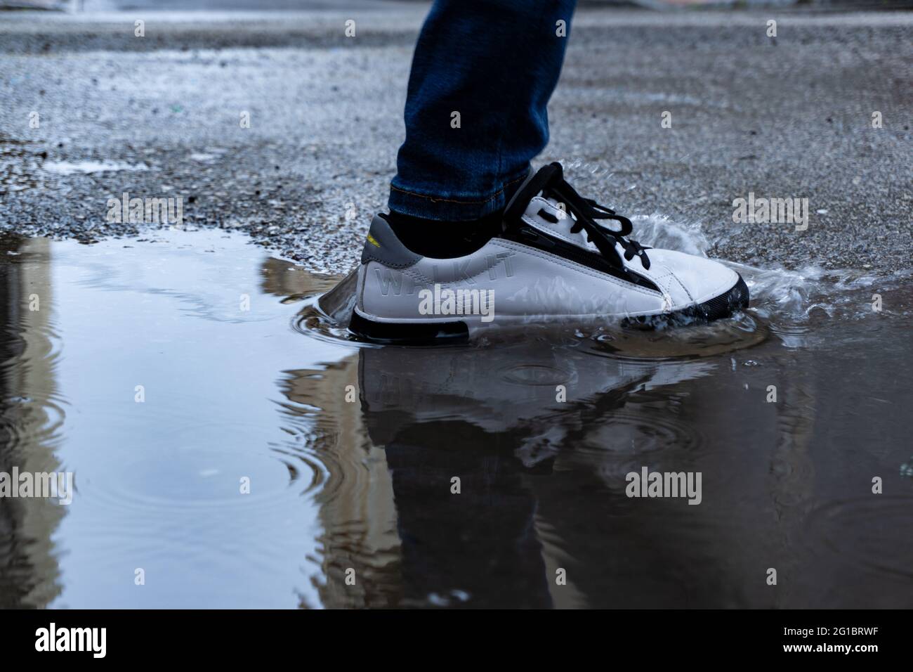 Sneakers in puddle hi-res stock photography and images - Alamy