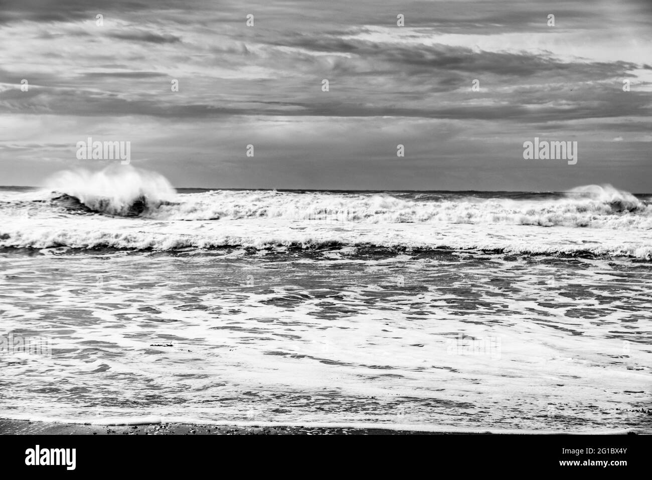 Dramatic waves crashing Black and White Stock Photos & Images - Alamy