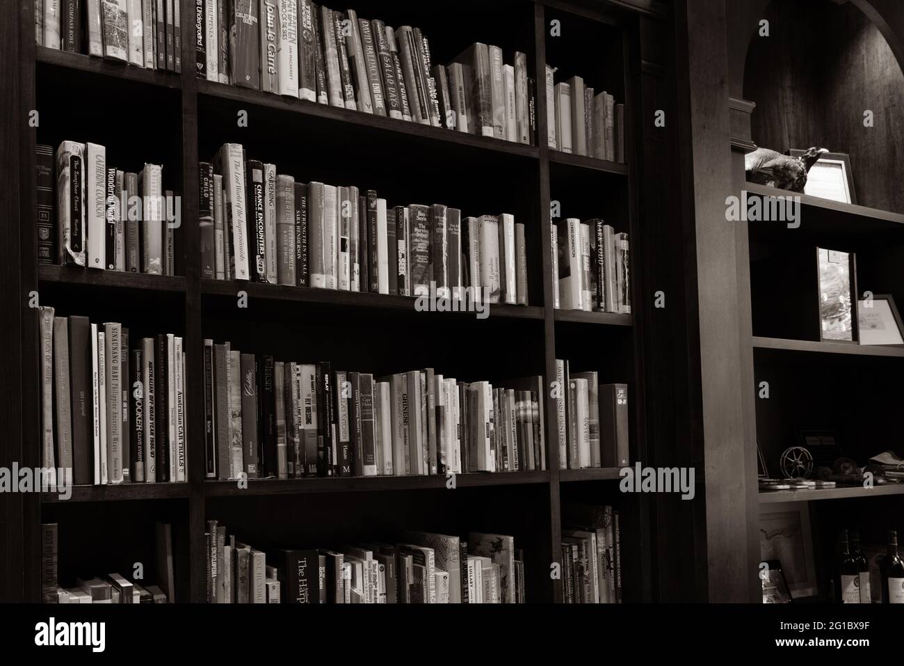 Book shelves books wall hi-res stock photography and images - Alamy