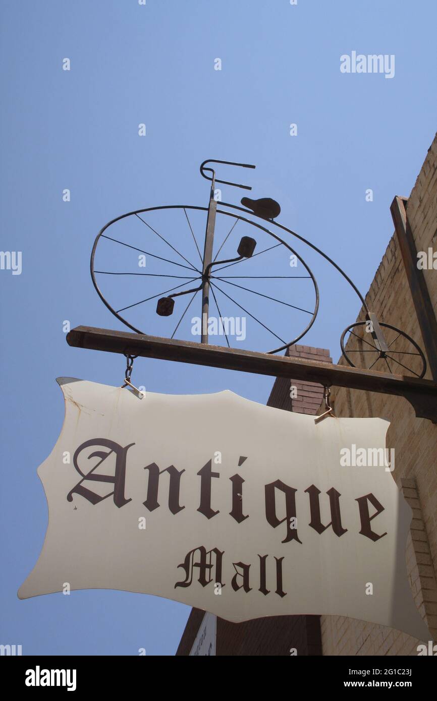 Antique Mall Sign High Resolution Stock Photography and Images - Alamy