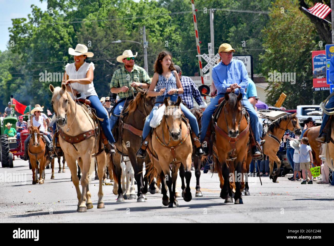 Starting fire with flint hi-res stock photography and images - Alamy