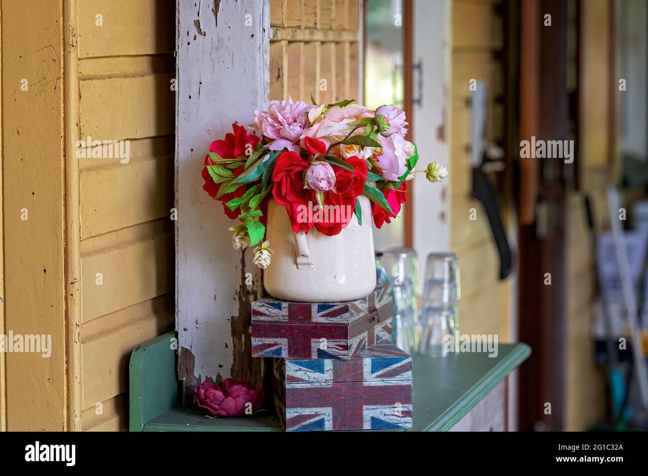 Drooping flag hi-res stock photography and images - Alamy