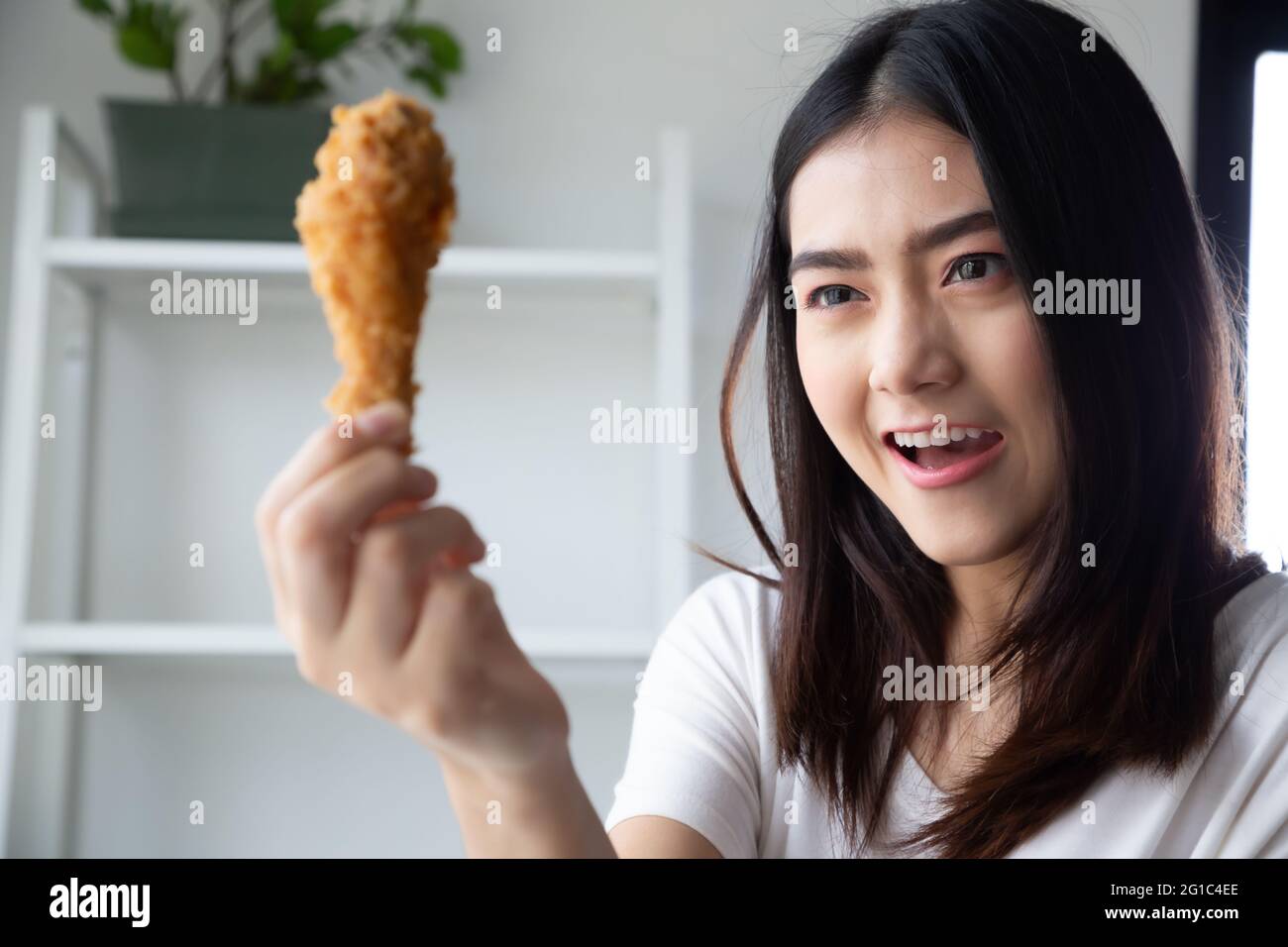 Asian woman eating fried chicken hi-res stock photography and images ...