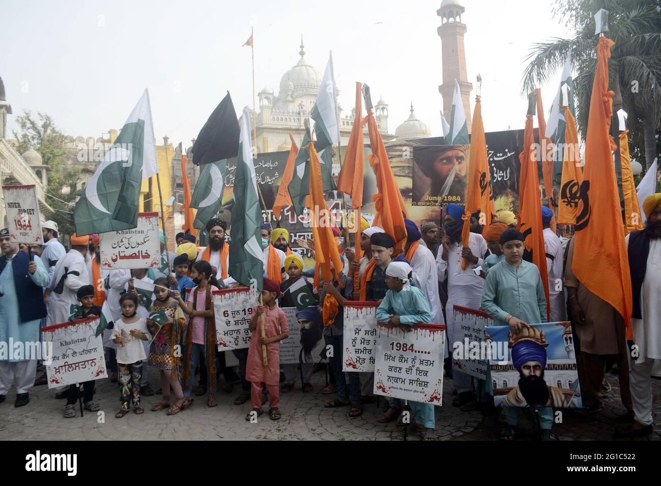 Golden temple 1984 hi-res stock photography and images - Alamy