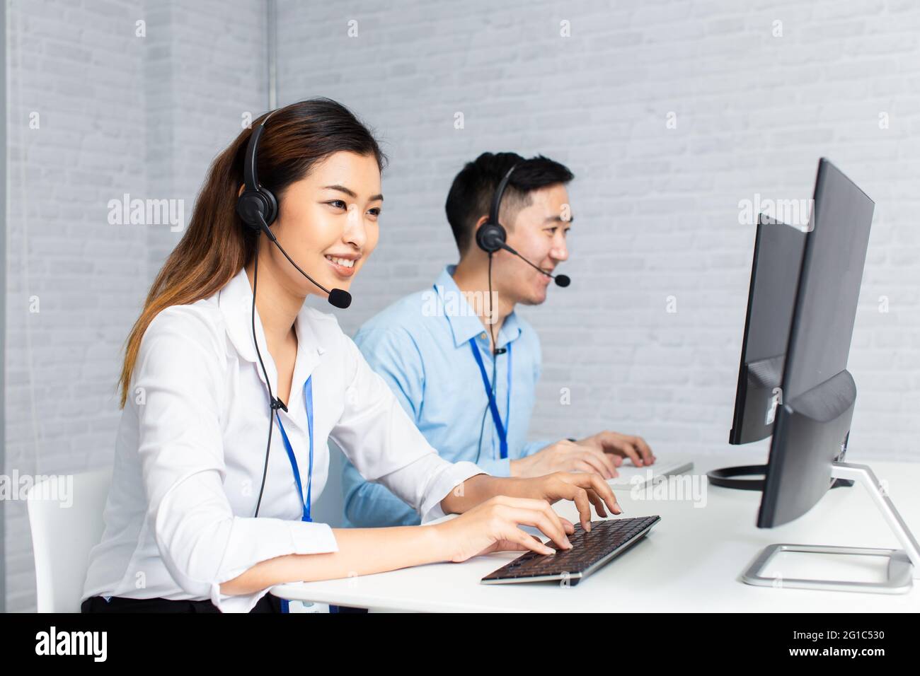 Asian chinese call center agent hi-res stock photography and images - Alamy
