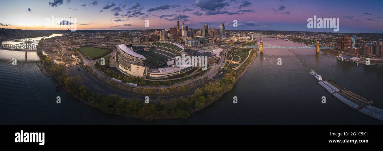 Cincinnati night downtown aerial view hi-res stock photography and ...