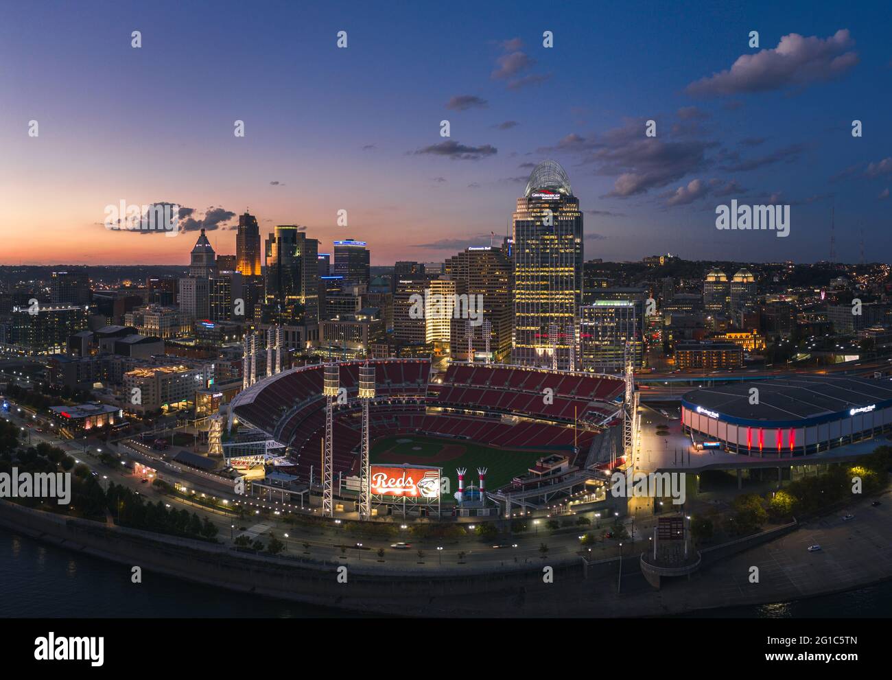 Cincinnati night ohio river aerial hi-res stock photography and images ...