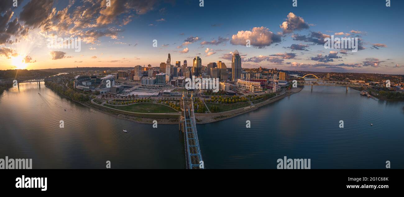 Downtown skyline cincinnati usa drone hi-res stock photography and ...