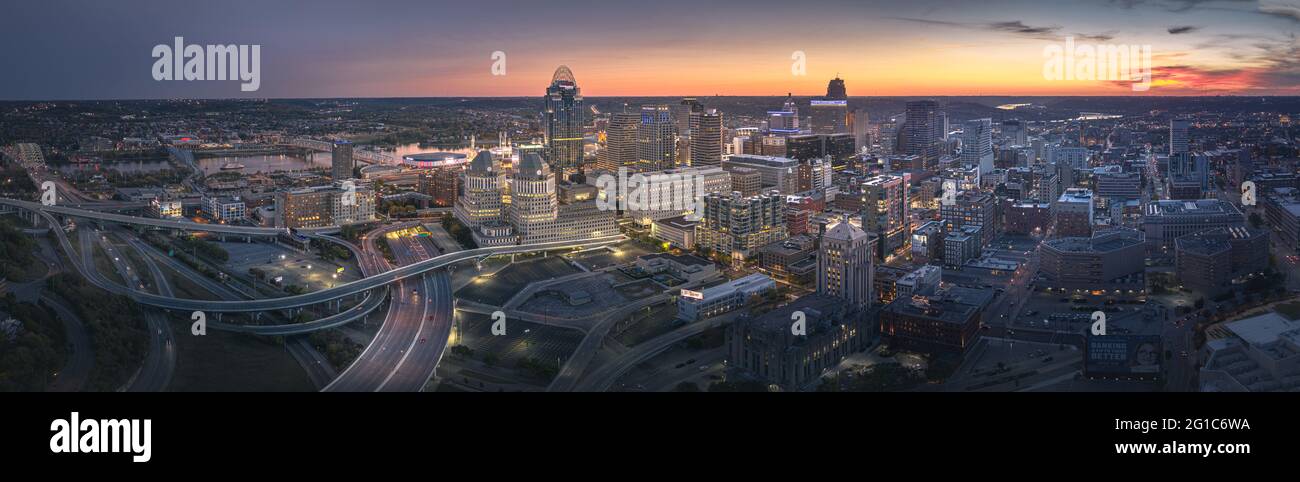 Cincinnati night downtown aerial view hi-res stock photography and ...