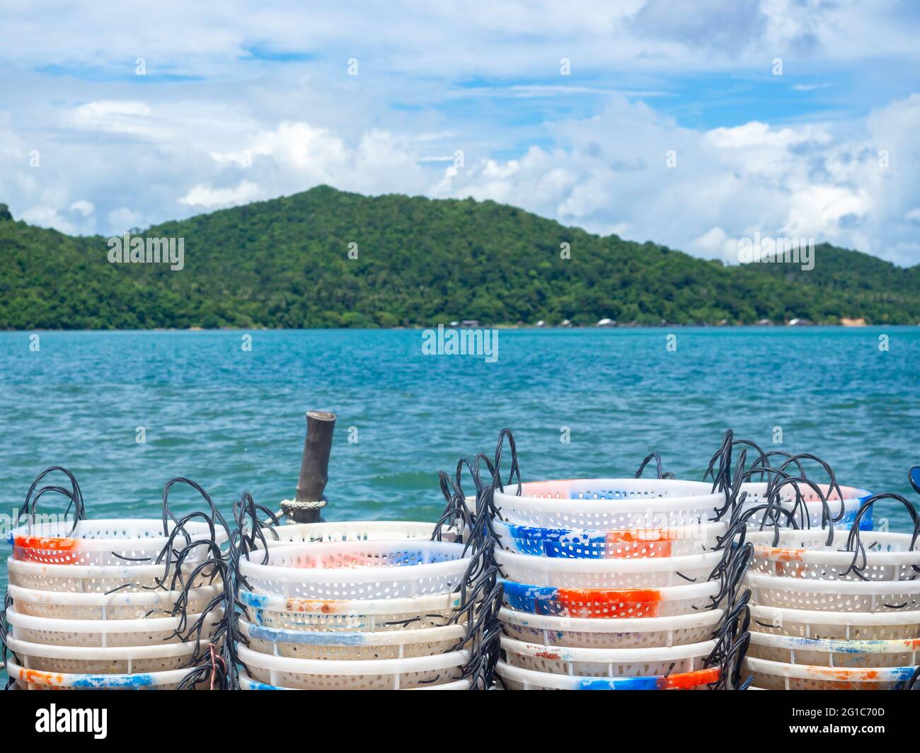 Piles of baskets hi-res stock photography and images - Alamy
