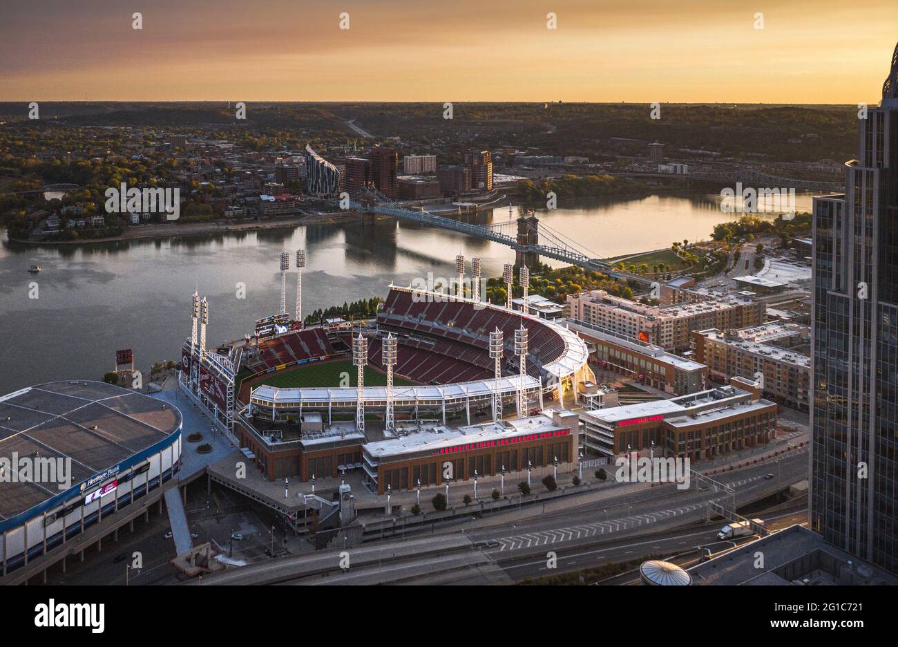 Downtown skyline cincinnati usa drone hi-res stock photography and ...