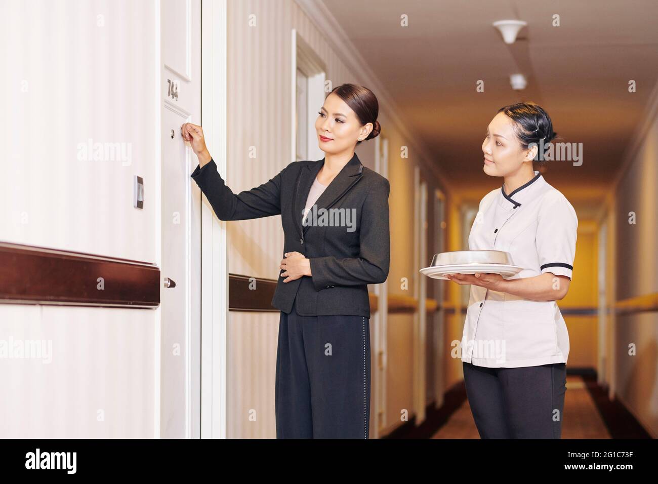 Housekeeping Knocking At Door Woman Knocking On A Door Images