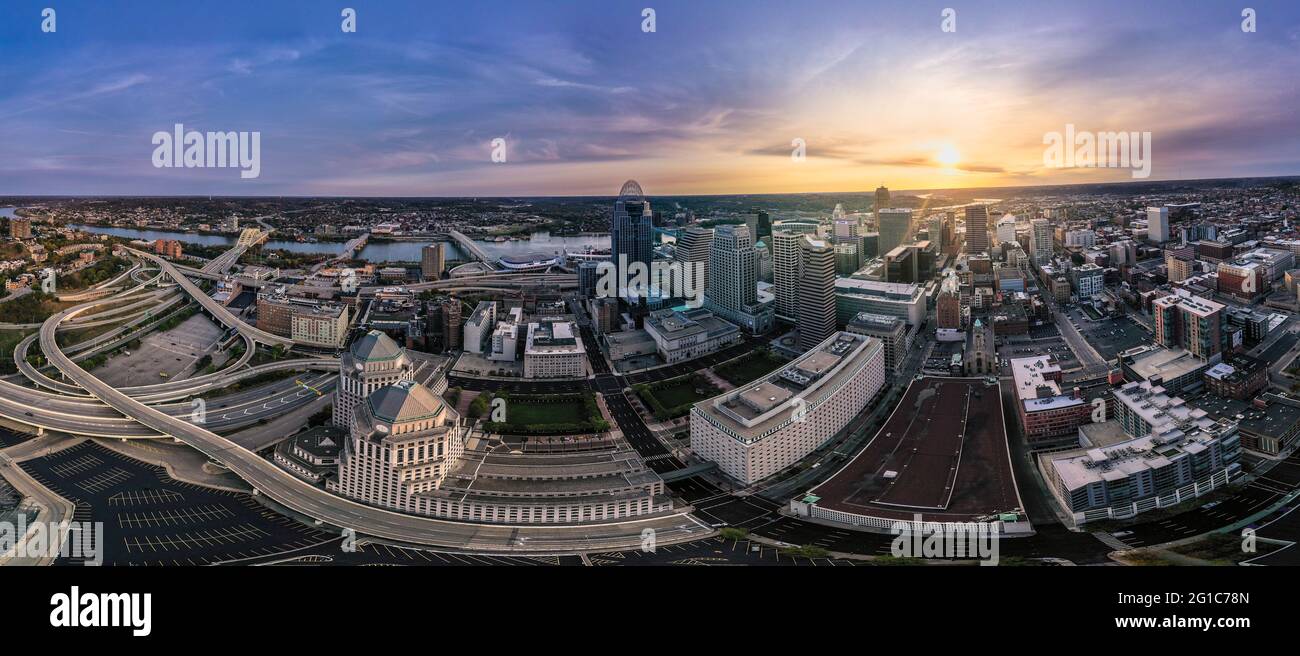 Cincinnati skyline panorama hi-res stock photography and images - Alamy