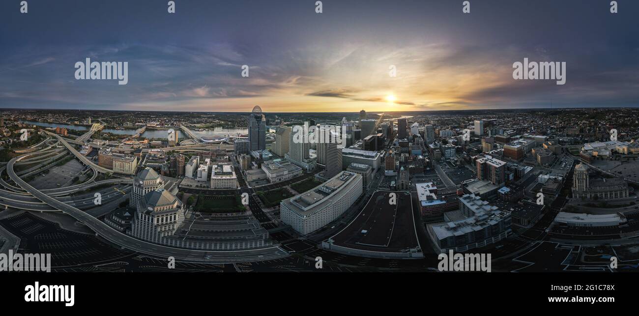 Cincinnati skyline panorama hi-res stock photography and images - Alamy