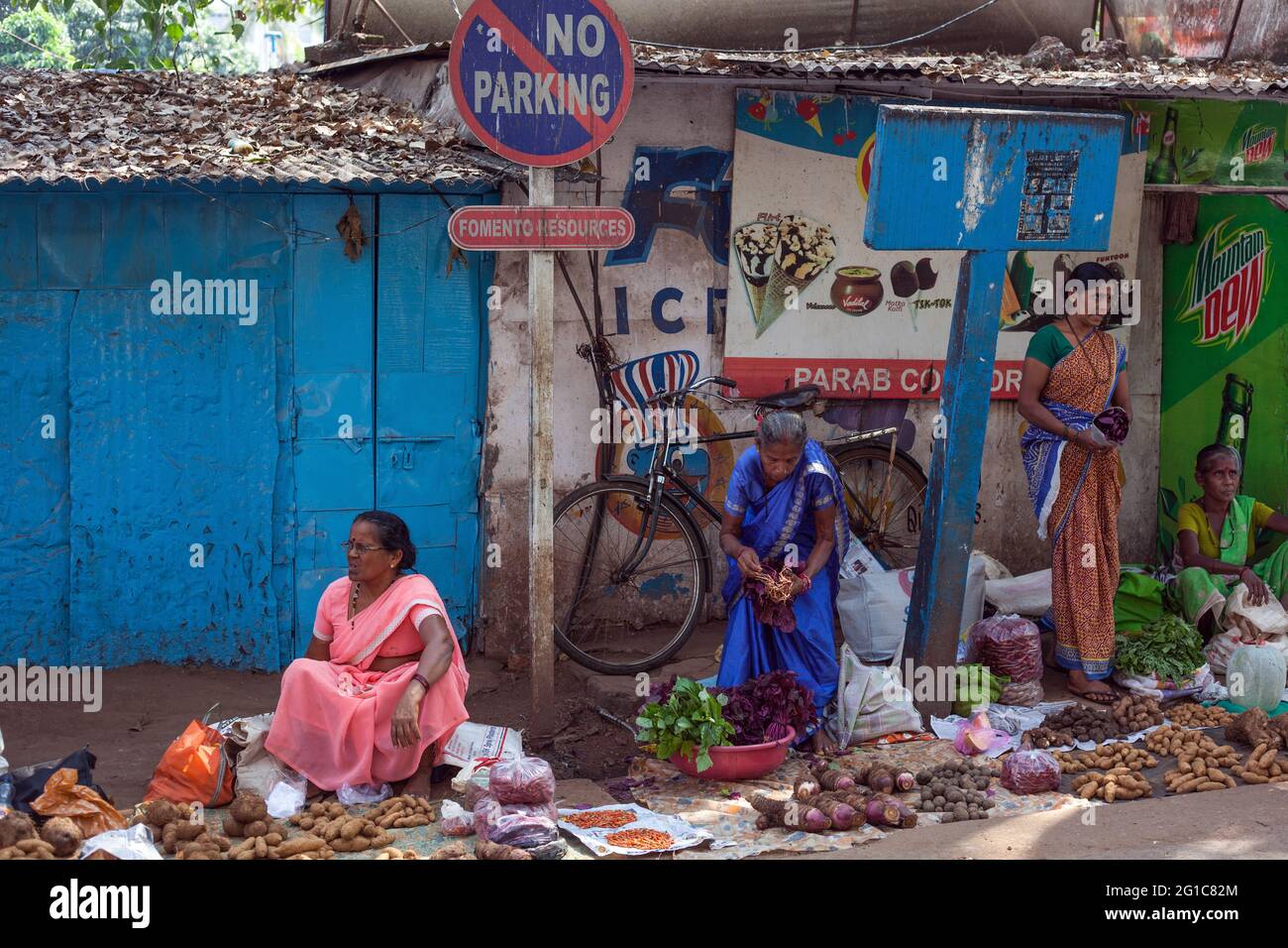 Indian female market traders selling vegetables by the roadside, Margao ...