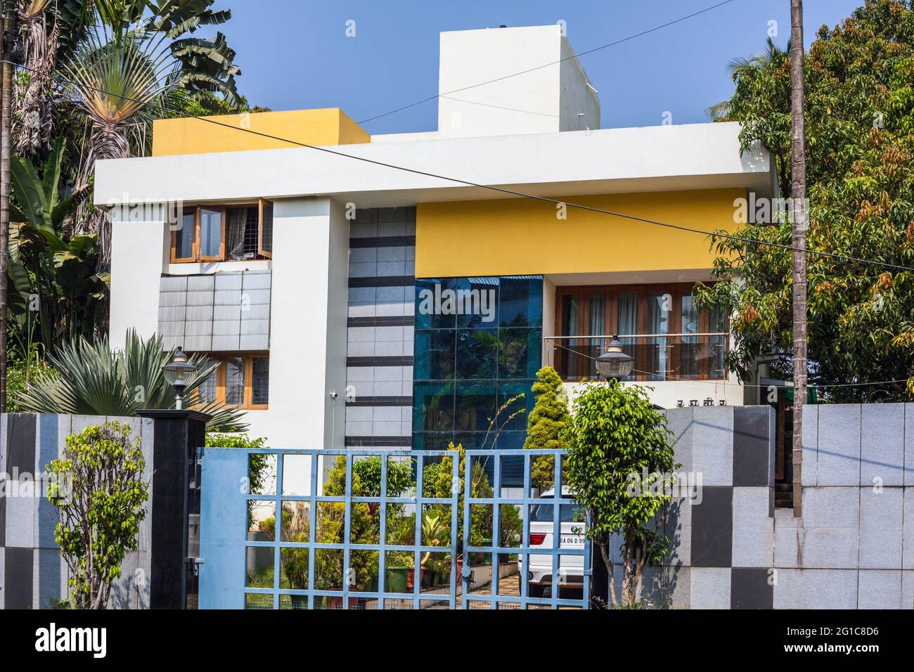 Beautifully designed modernist architectural house behind blue gate ...