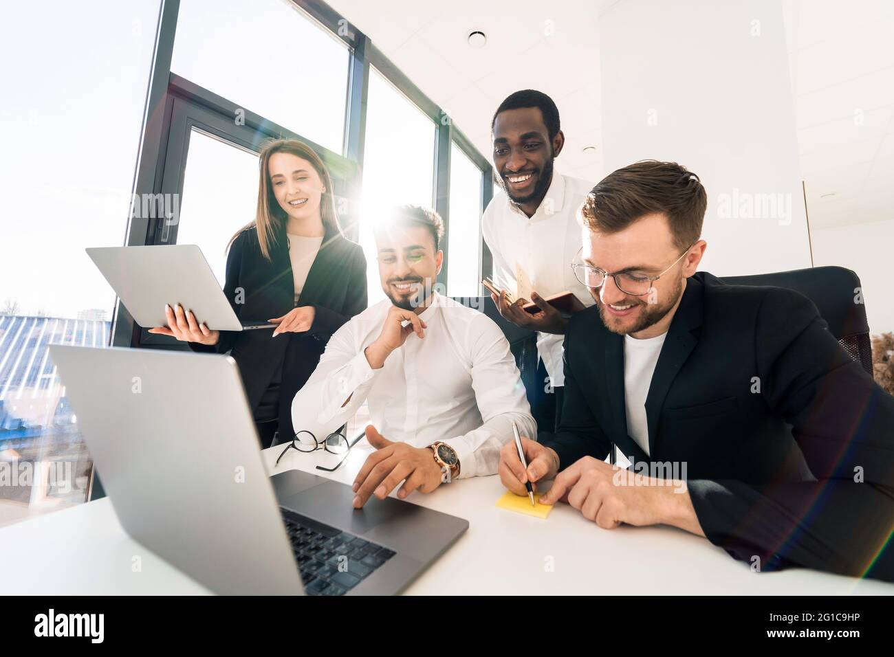 Multicultural company hi-res stock photography and images - Alamy