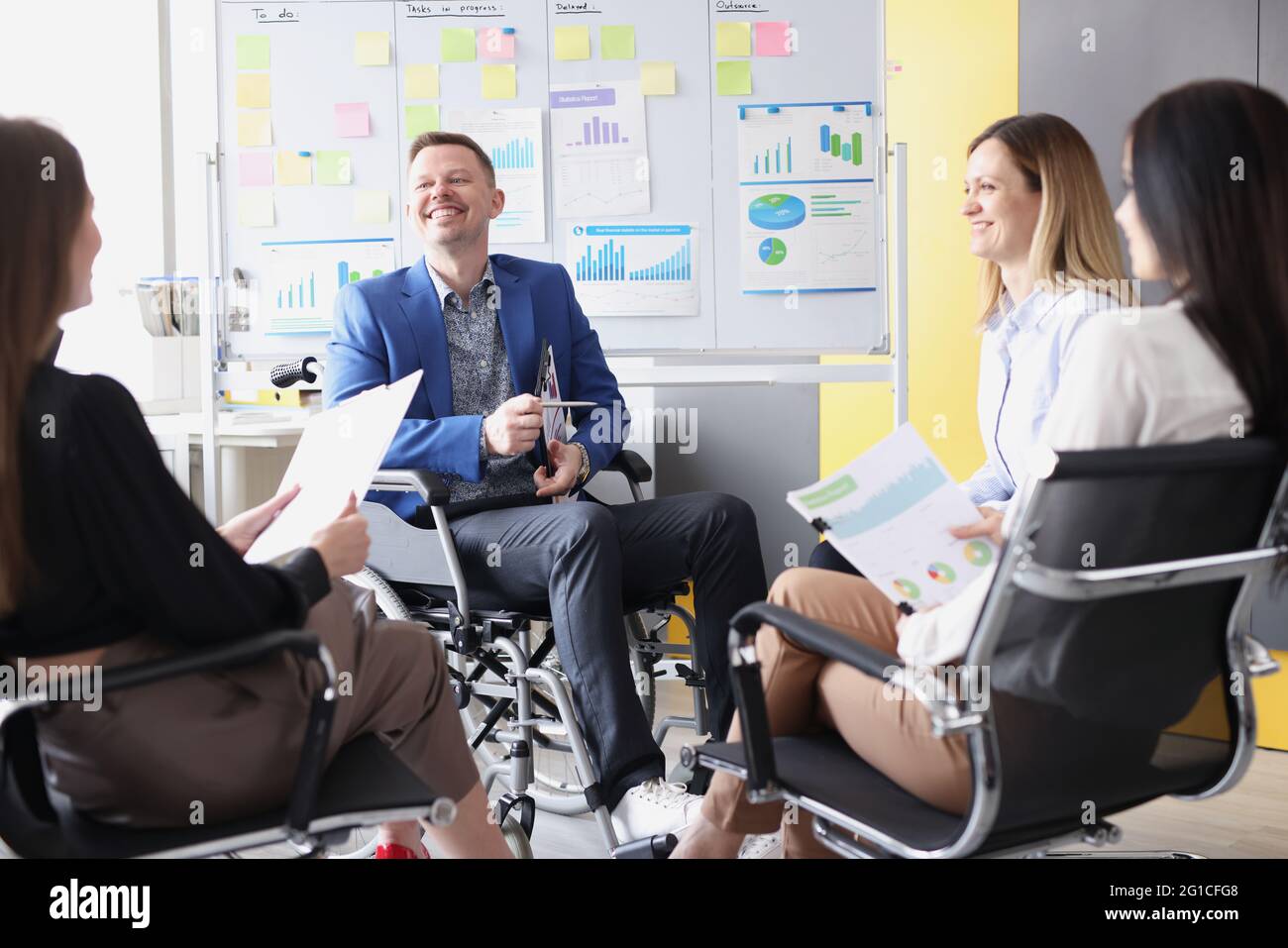 Business briefing hi-res stock photography and images - Alamy