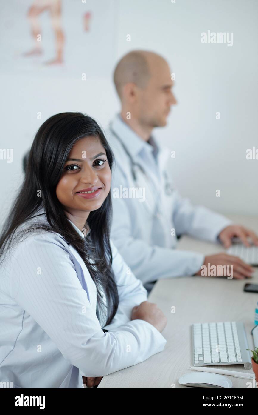 Teamwork science hi-res stock photography and images - Alamy