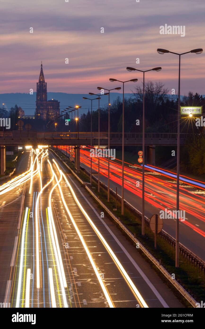 FRANCE, BAS-RHIN (67), STRASBOURG, CAR TRAFFIC ON THE A351 MOTORWAY AT ...