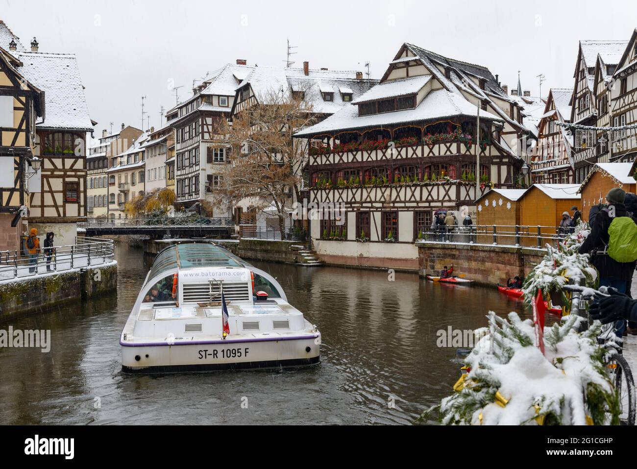 FRANCE, BAS-RHIN (67), STRASBOURG, PETITE FRANCE DISTRICT UNDER SNOW IN ...