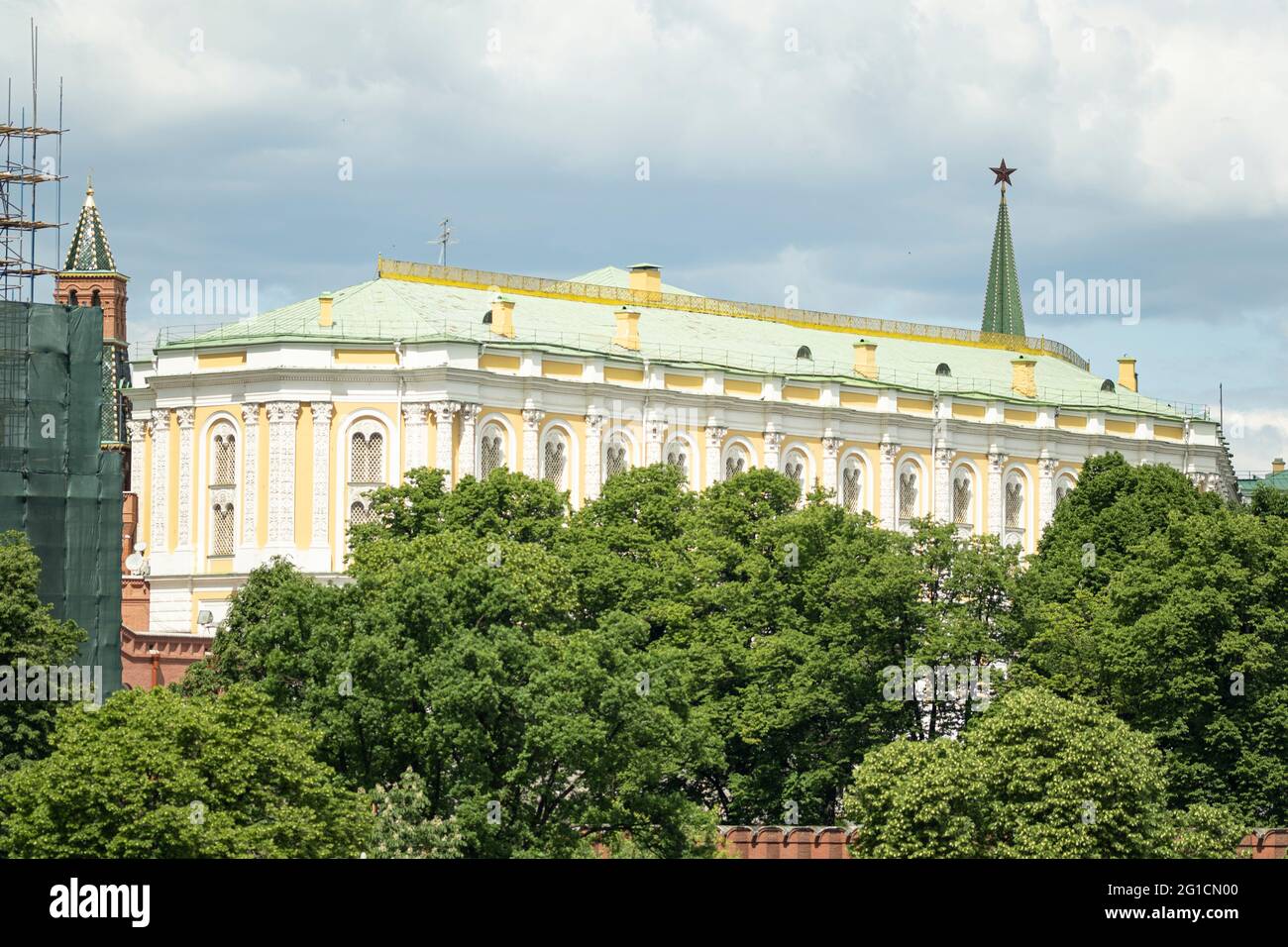 Complex of buildings of the Moscow Kremlin Stock Photo - Alamy