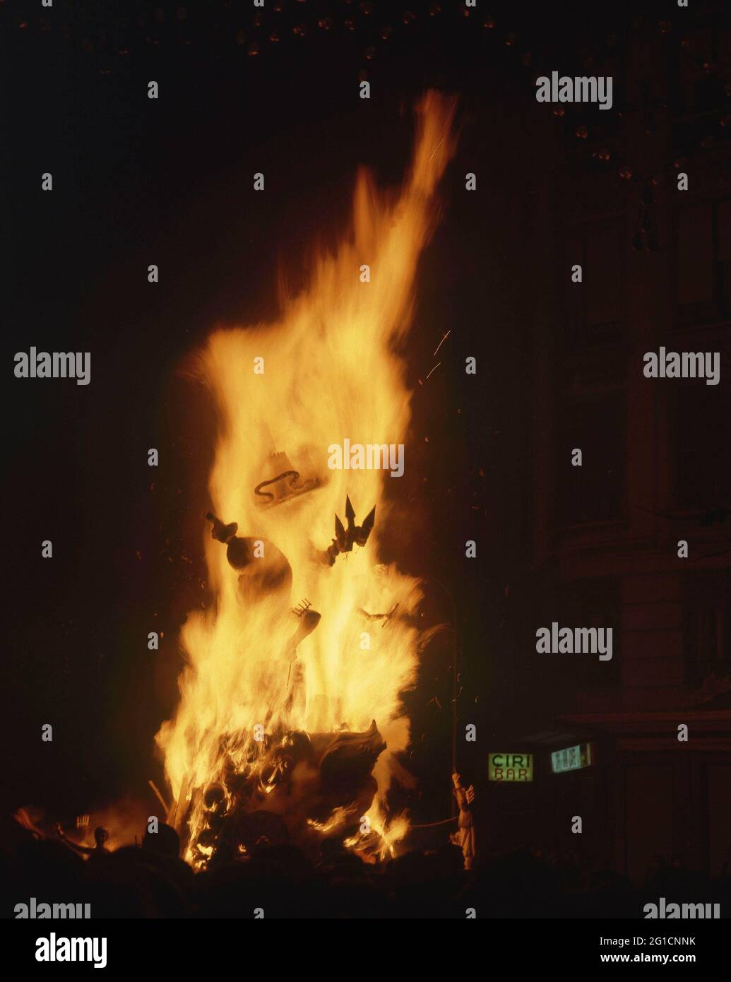 FALLA ARDIENDO. Location: FALLAS 1985. Valencia. SPAIN Stock Photo - Alamy