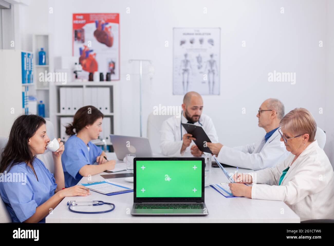 Doctors in office with green screen hi-res stock photography and images ...