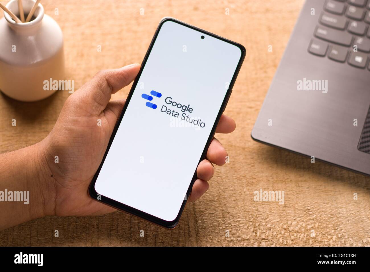 Google data studio logo hi-res stock photography and images - Alamy