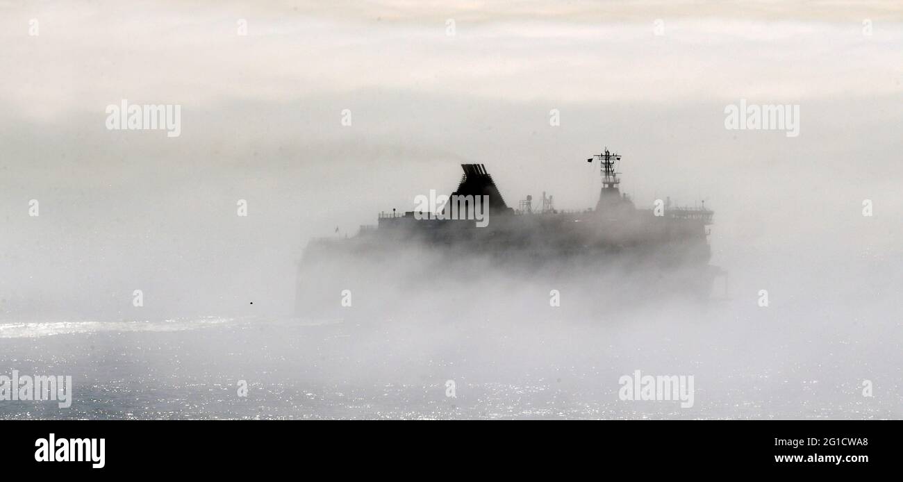 English channel dover fog hi-res stock photography and images - Alamy