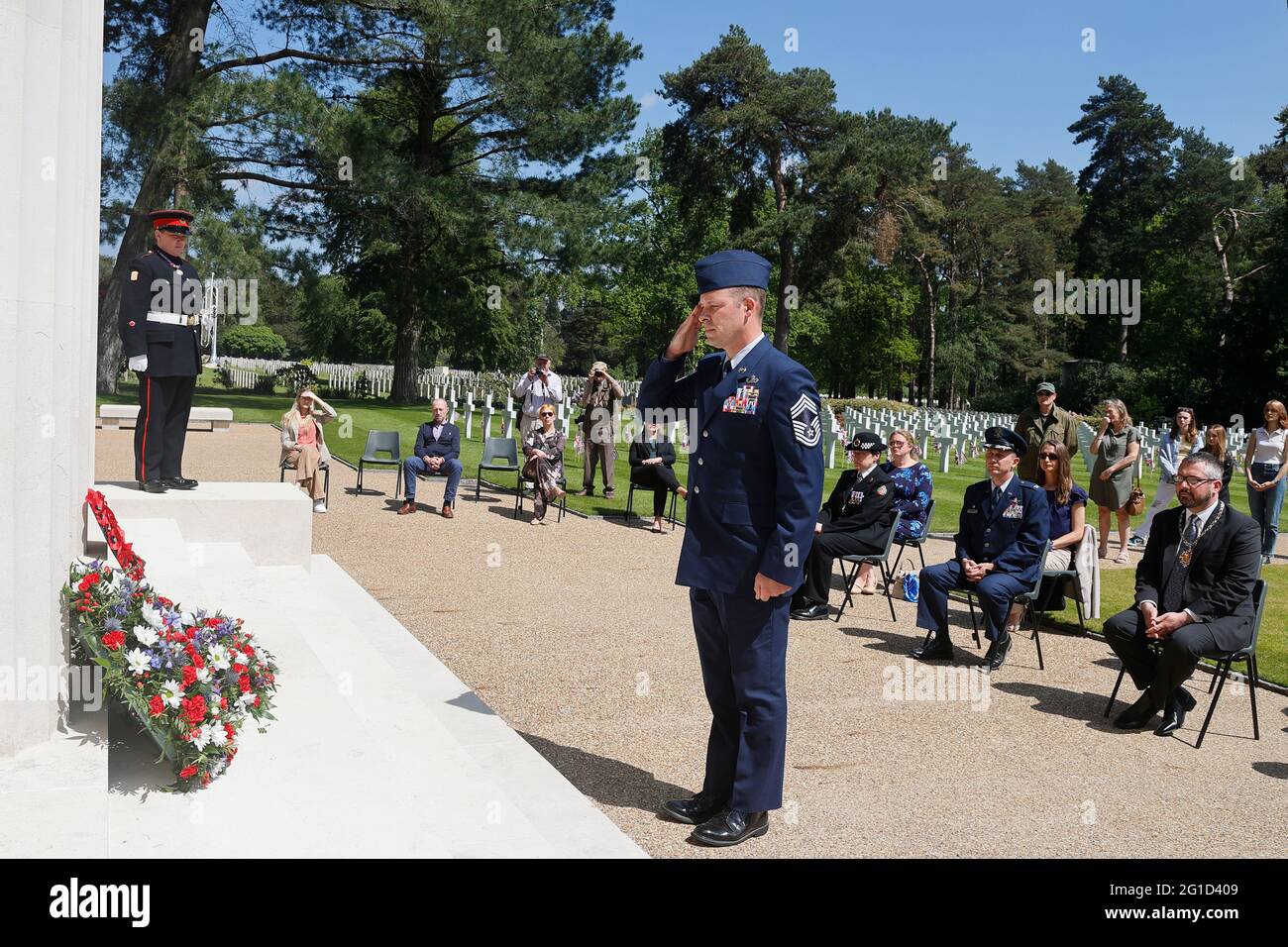 Chief master sergeant michael j venning hi-res stock photography and ...