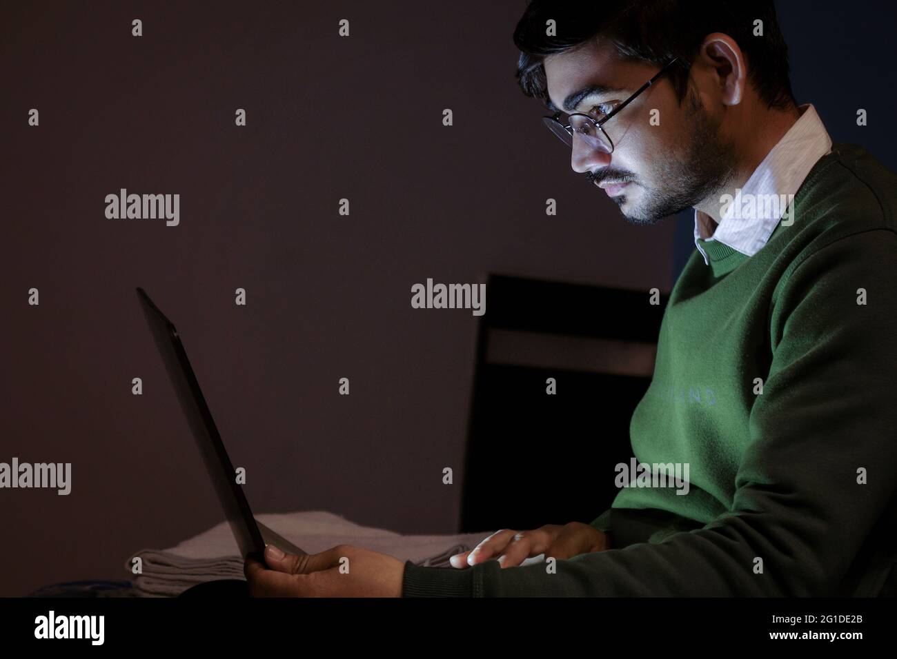 Indian male laptop hi-res stock photography and images - Alamy