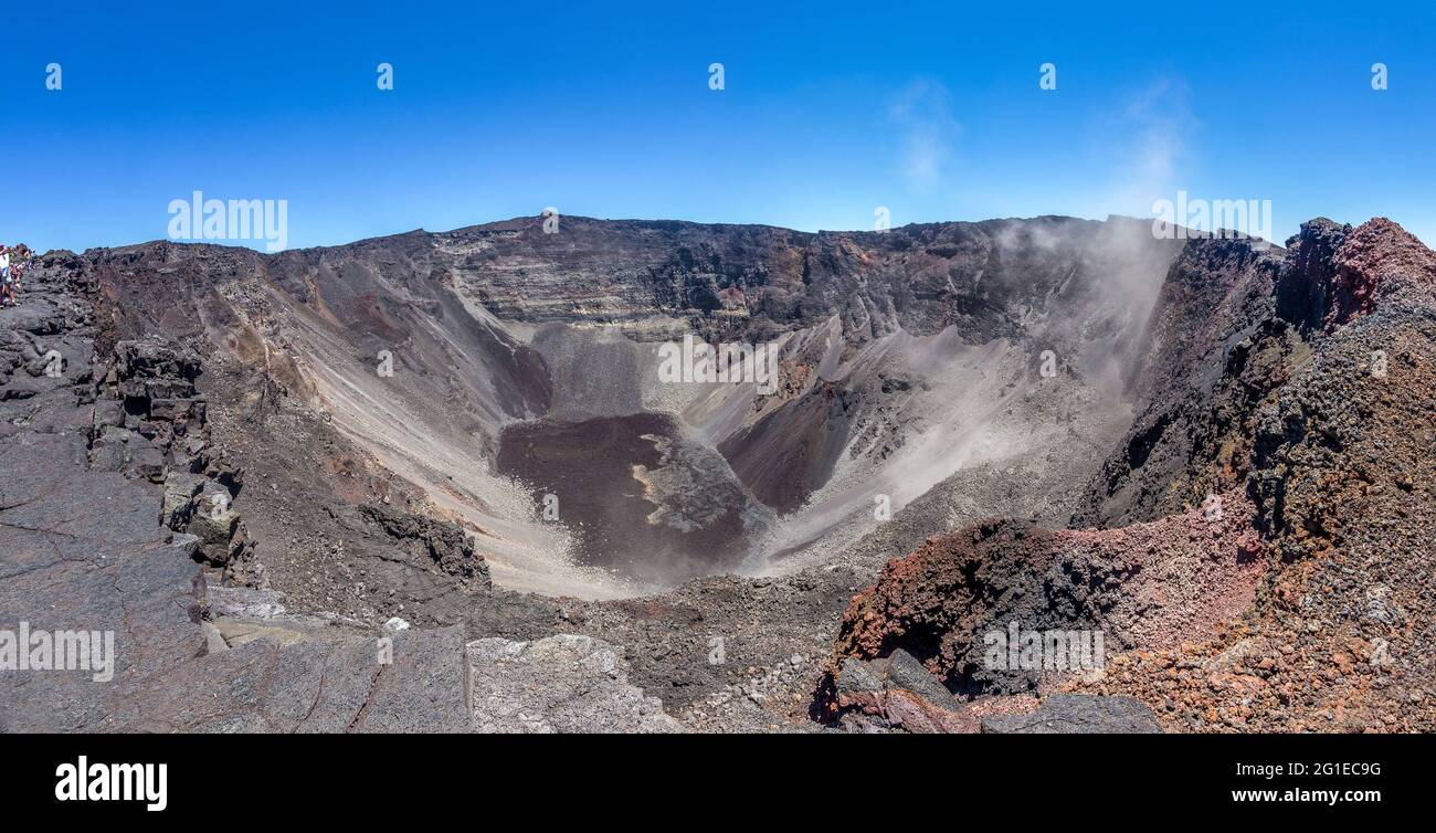 Vulcano piton de la fournaise hi-res stock photography and images - Alamy