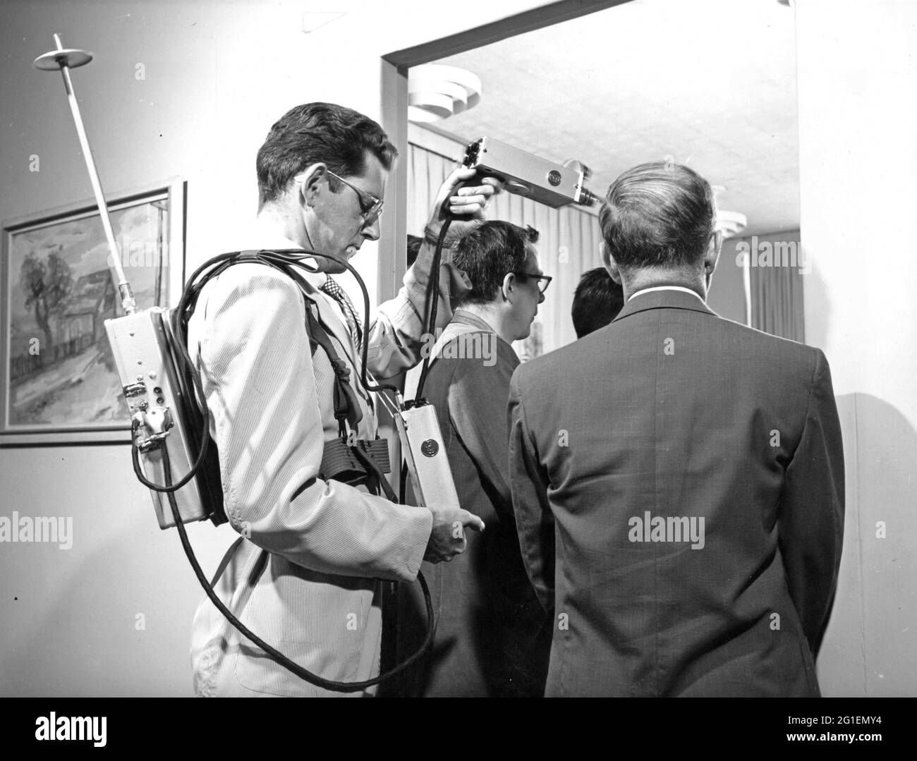 1950's tv broadcast camera hi-res stock photography and images - Alamy