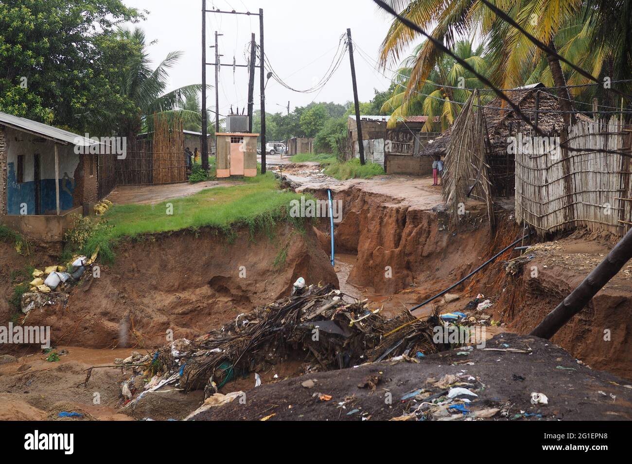 African homes damage hi-res stock photography and images - Alamy