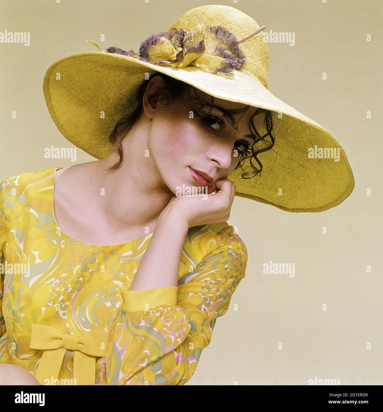 Summer dress woman 1970s hi-res stock photography and images - Alamy