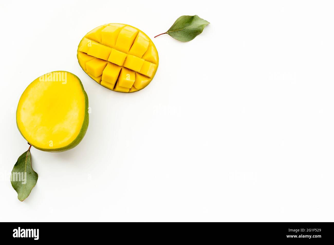 Mango fruit slices and cubes. Tropical fruits layout Stock Photo - Alamy