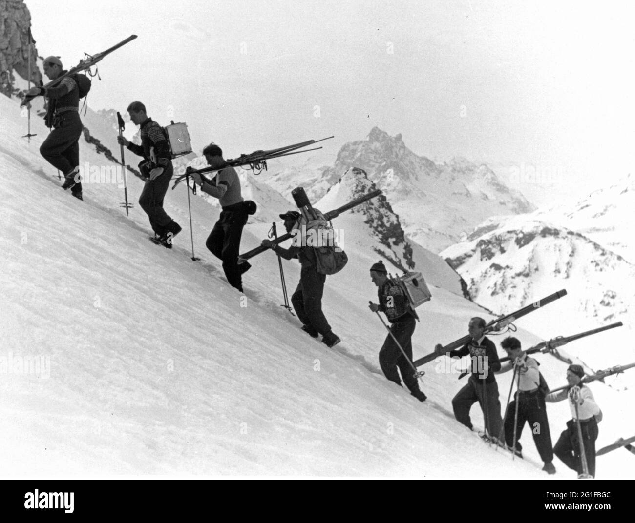 Historical mountain climbing hi-res stock photography and images - Alamy