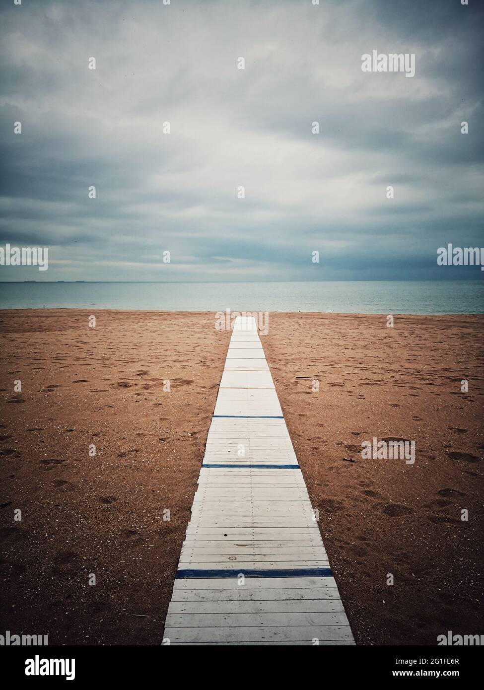 Wooden path to the sea on a sandy beach Stock Photo - Alamy