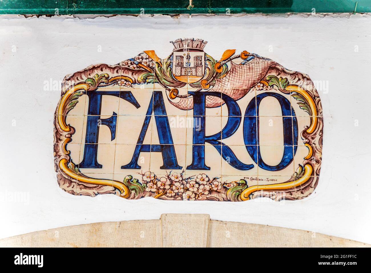 Portuguese sign hi-res stock photography and images - Alamy