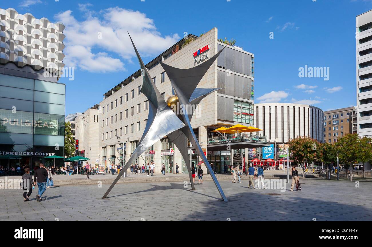 Pedestrian zone Prager Strasse with sculpture Voelkerfreundschaft and ...