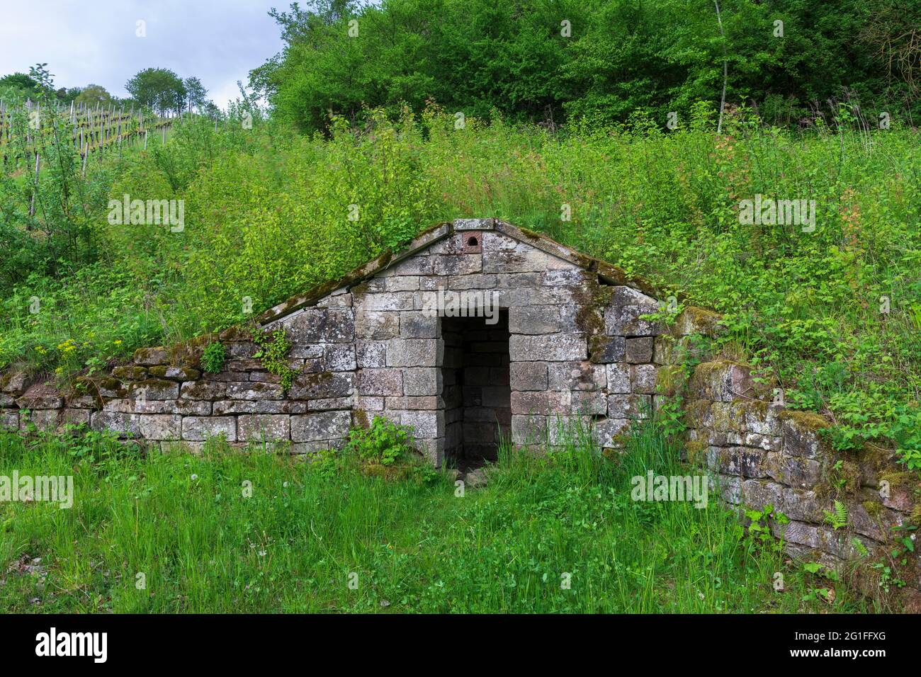Small stone cottage hi-res stock photography and images - Alamy